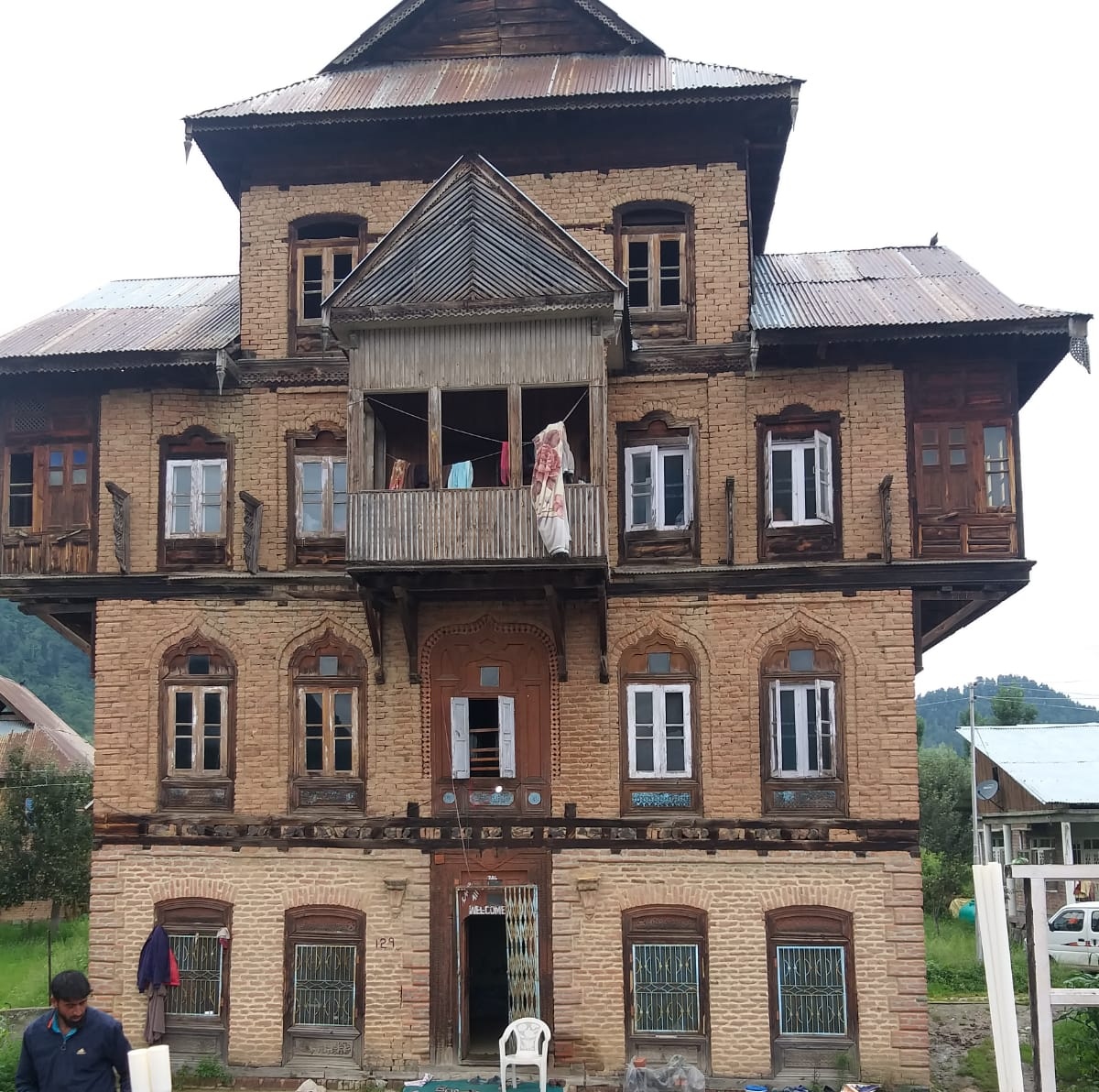 Pieces of History. Pieces of History Kashmir Scan