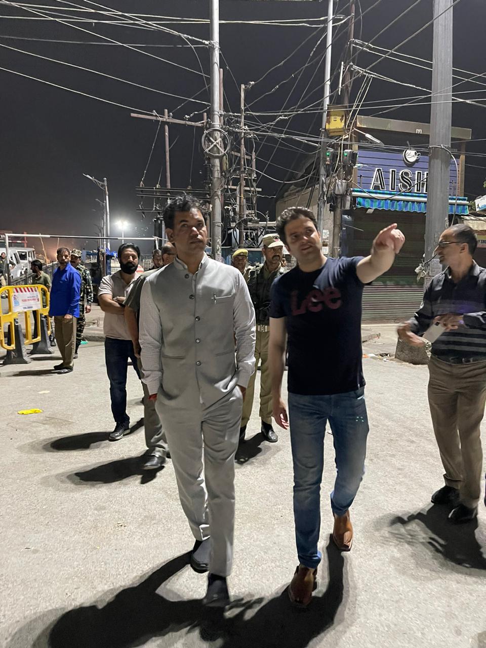 Div Com Kashmir conducts evening city tour inspects SSCL project